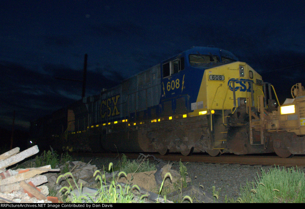 CSX AC60CW 608 in YN2 trails an SD70AC on Q191-27 as it heads west through CP West Lang